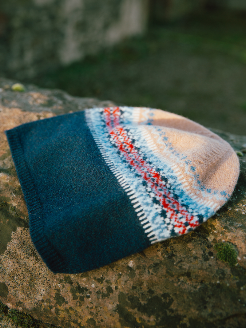 ERIBÉ Women's Fairisle Alloa Beanie 100% Merino Wool Knitted in ...